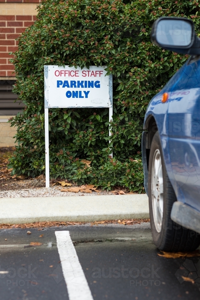 Image of Office staff parking sign in carpark - Austockphoto