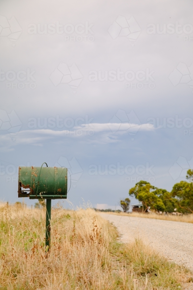 Image of Old green mailbox on remote country road - Austockphoto