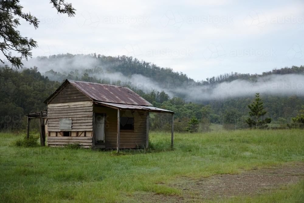 Image of Old heritage homestead in rural landscape - Austockphoto