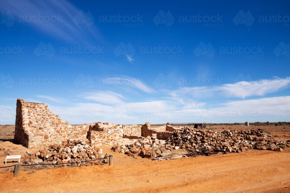 Image of outback ruins under blue sky - Austockphoto