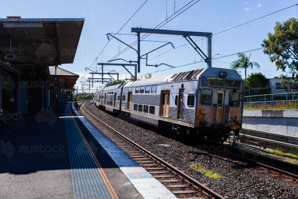 Image of Passenger train passing platform of Narwee station in Sydney ...