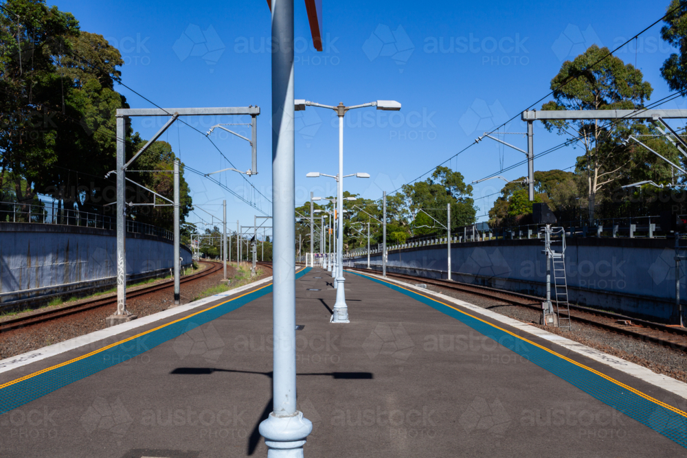 Image of platform of Narwee station in Sydney suburb - Austockphoto