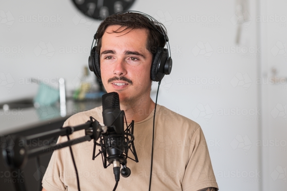 Image of podcaster with microphone - Austockphoto