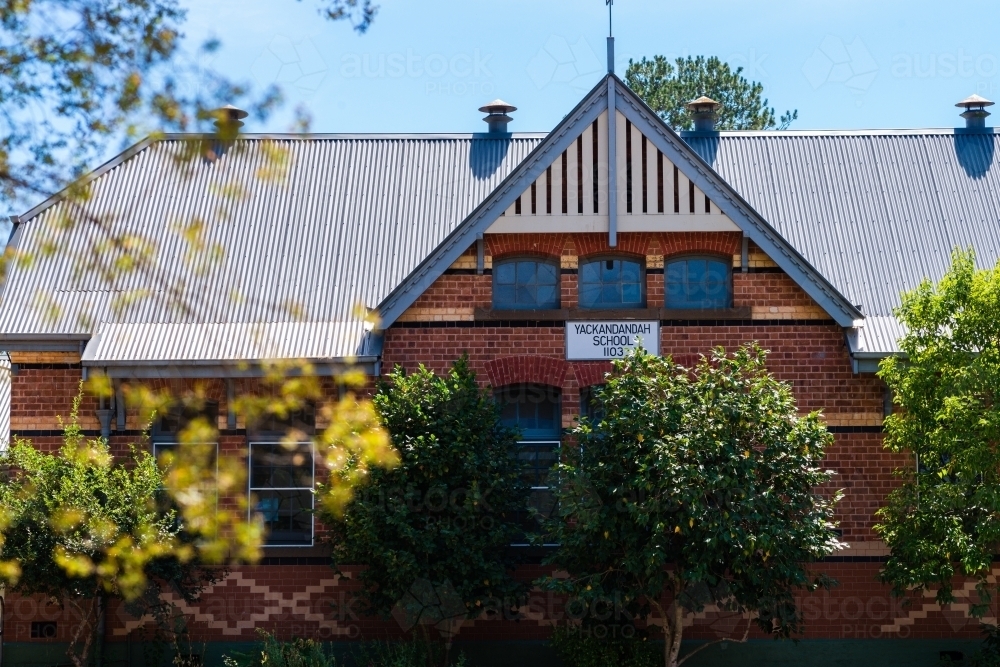 Image of primary school building - Austockphoto