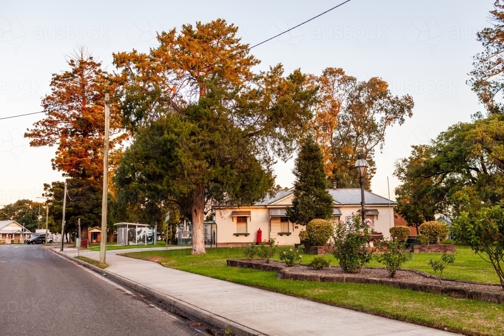 Image of Public toilet block and museum in park in evening - Austockphoto