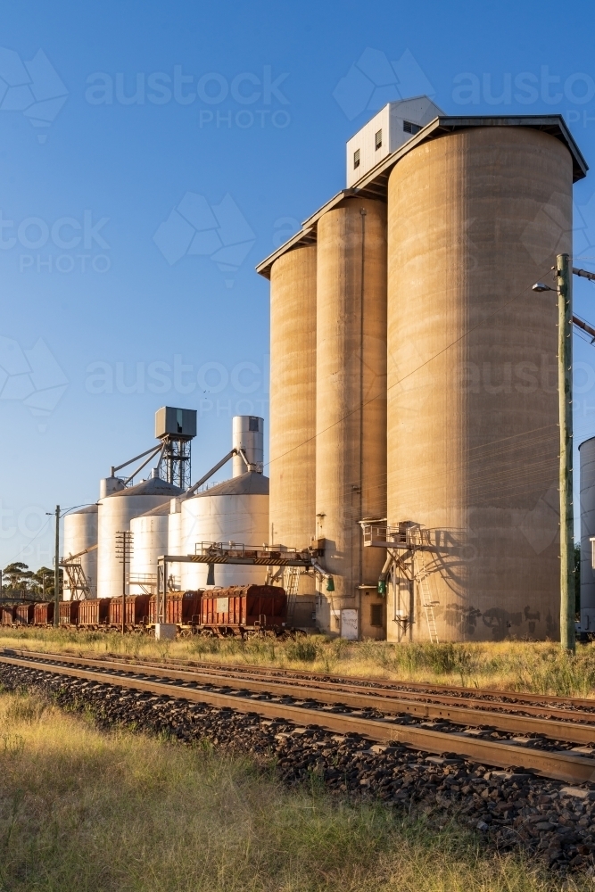 Image of Railway tracks running past tall grain silos in a rural town ...