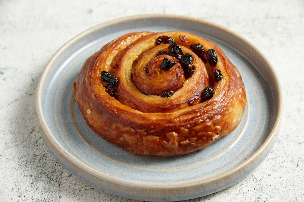 Image of raisin snail pastry desert - Austockphoto