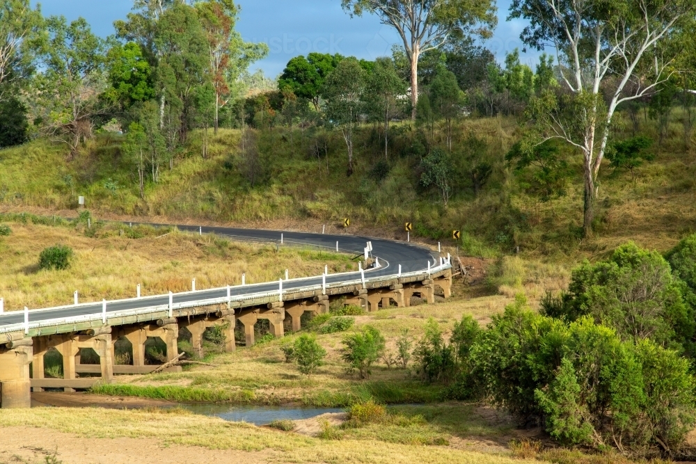 Image of Road and bridge over Burnett River in rural Queensland ...