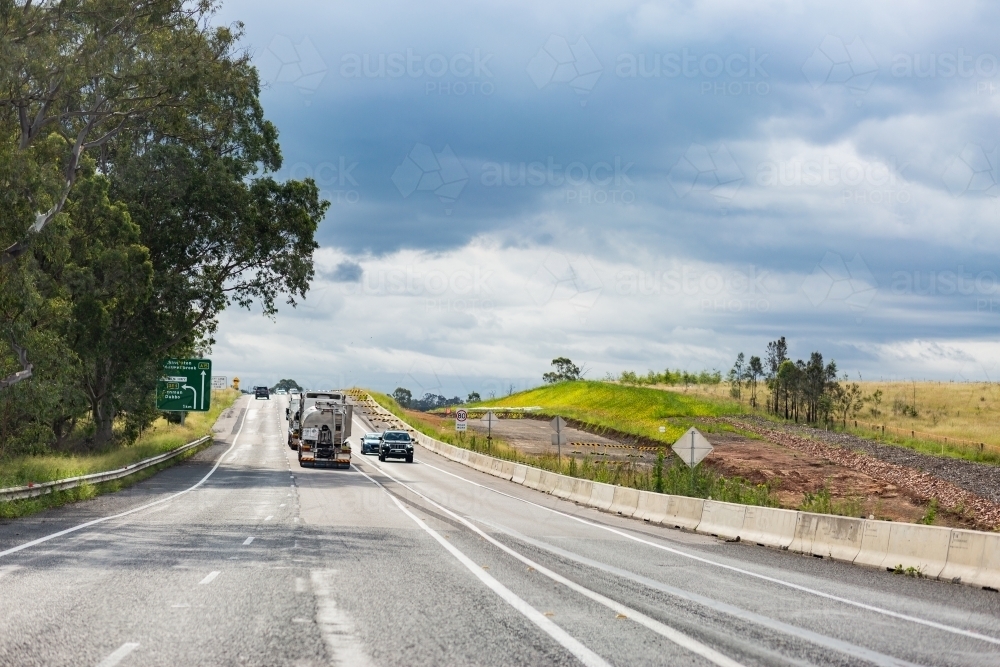 Image of Roadwork beside highway for Singleton bypass - Austockphoto
