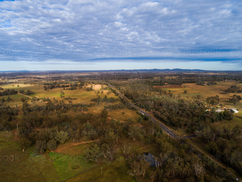 Image of Rural farm properties on outskirts of Dubbo beside the Newell ...