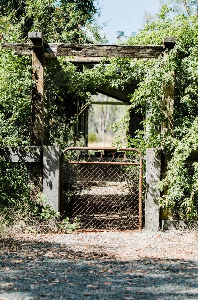 Image of Rusted Steel Gate outside a Rural Property - Austockphoto