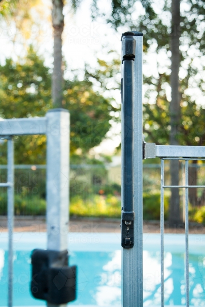 Image of Self closing pool gate with child proof latch to open ...