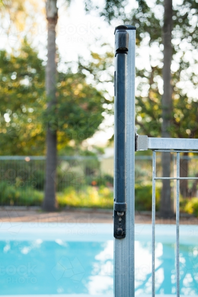 Image of Self closing pool gate with child proof latch to open ...