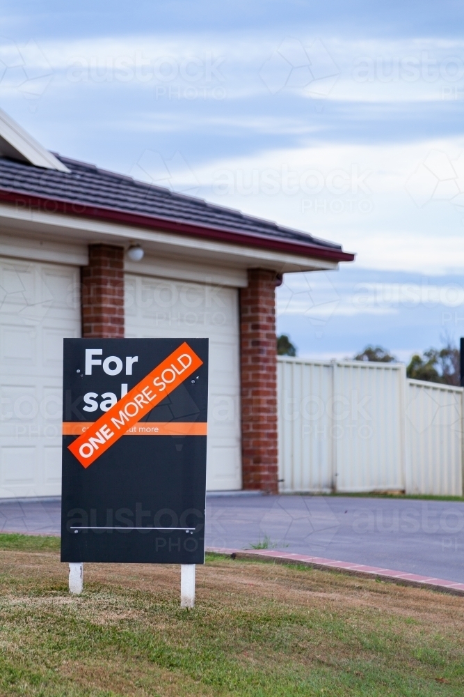 Image of Sign outside of house saying sold - Austockphoto