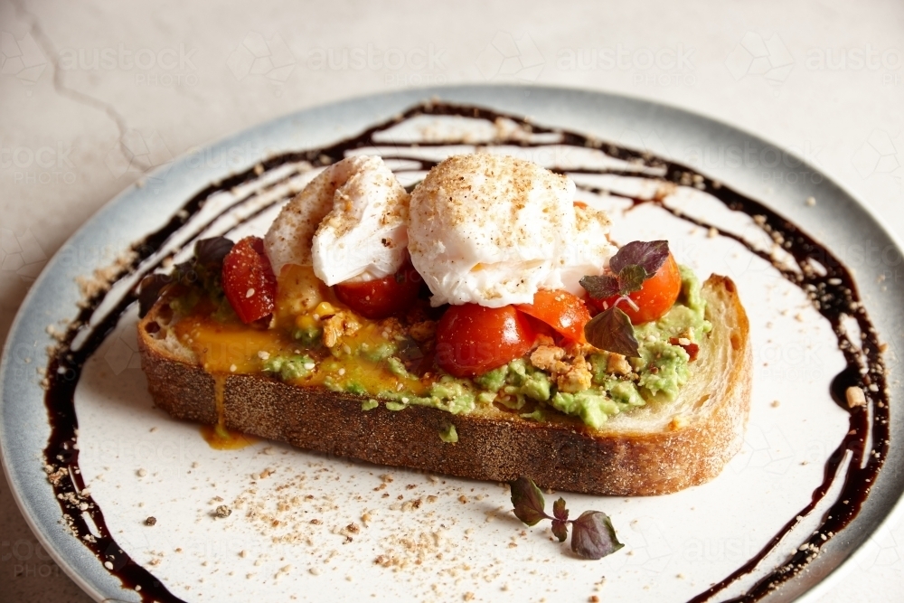 Image Of Smashed Avocado Toast With Tomato And Poached Eggs Austockphoto