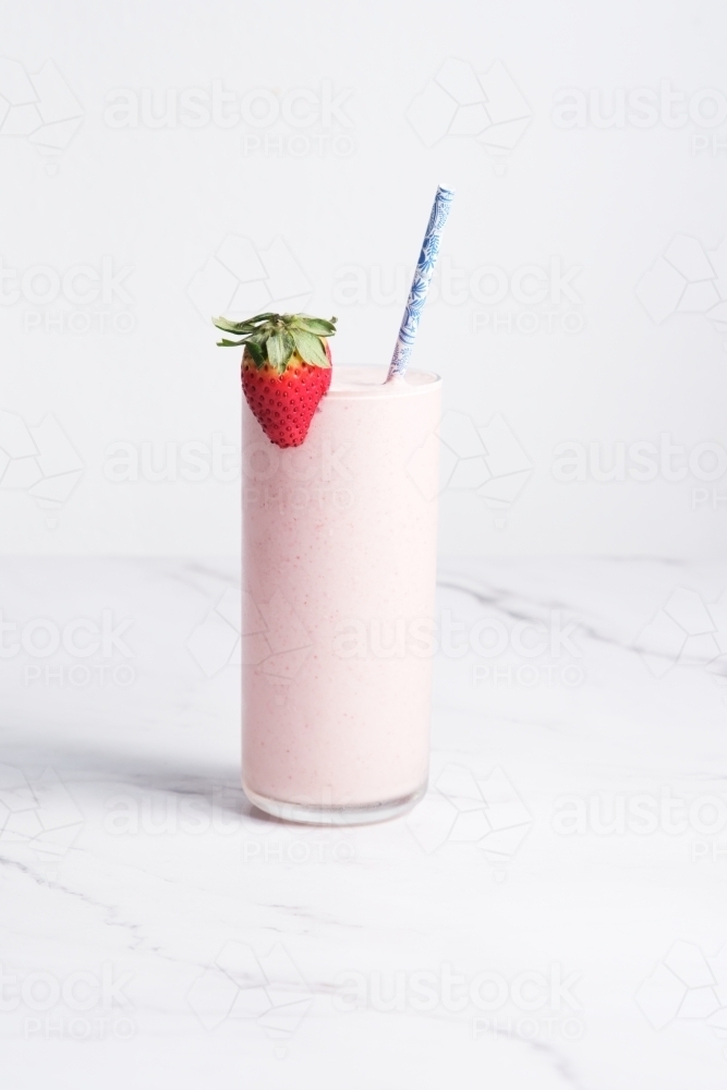 Image of Strawberry milkshake with straw and fresh strawberry ...