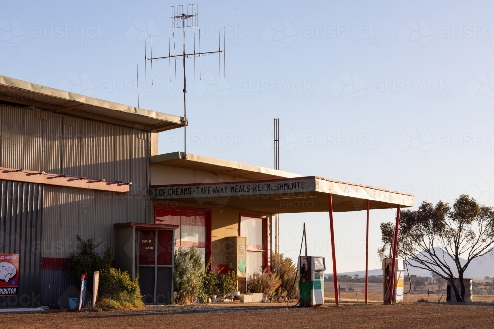 Image of sun shining on deserted outback roadhouse - Austockphoto