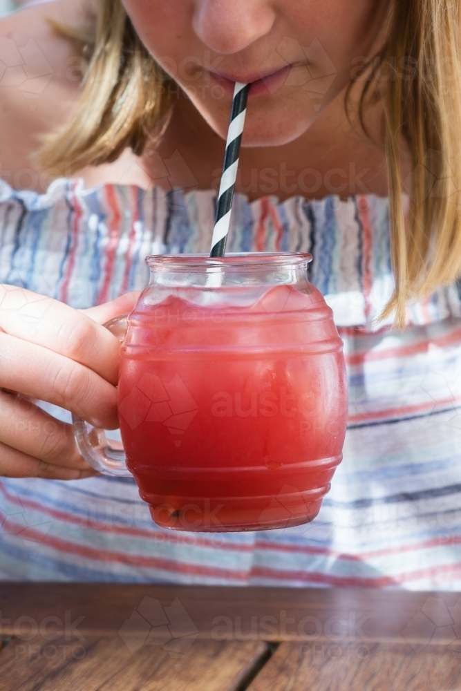Image of teens at the mall, juice time - Austockphoto