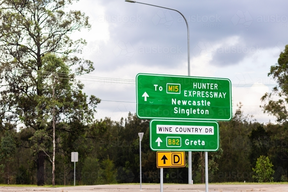 Image of To Hunter Expressway M15 road sign - Austockphoto