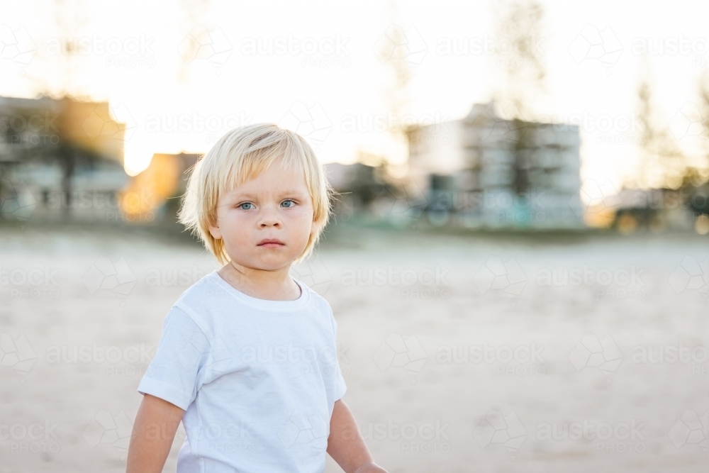 Image of Toddler boy exploring Golf Coast beach - Austockphoto