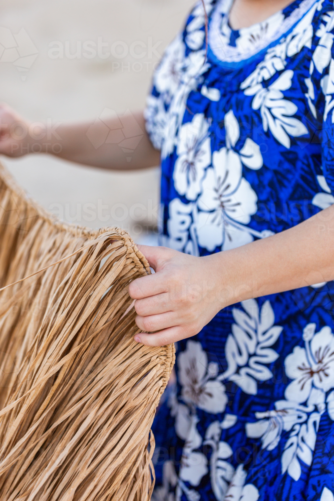 Image of Torres Strait Islander getting dressed for cultural ...