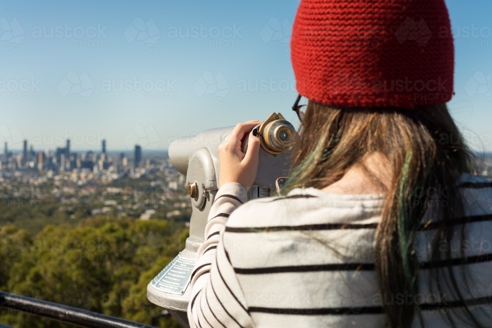 Image of tourist using viewfinder - Austockphoto