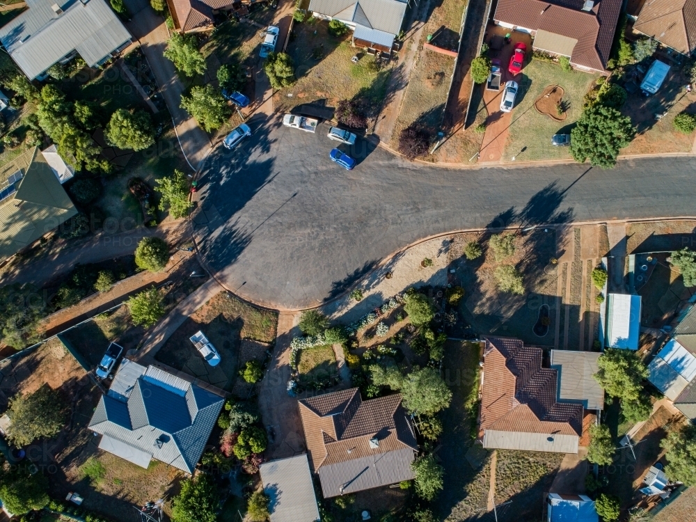 Image of Town houses in coolamon at the end of a cul-de-sac from above ...
