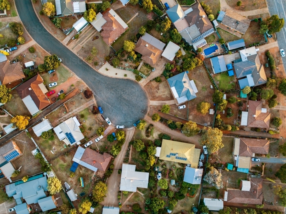 Image of Town houses in coolamon at the end of a cul-de-sac from above ...