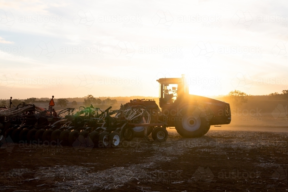 Image of Tractor and air seeder planting wheat on a farm - Austockphoto