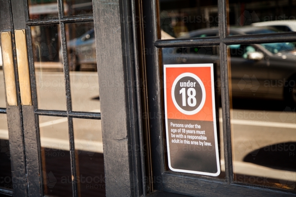 Image of Under 18 sign outside pub window - Austockphoto