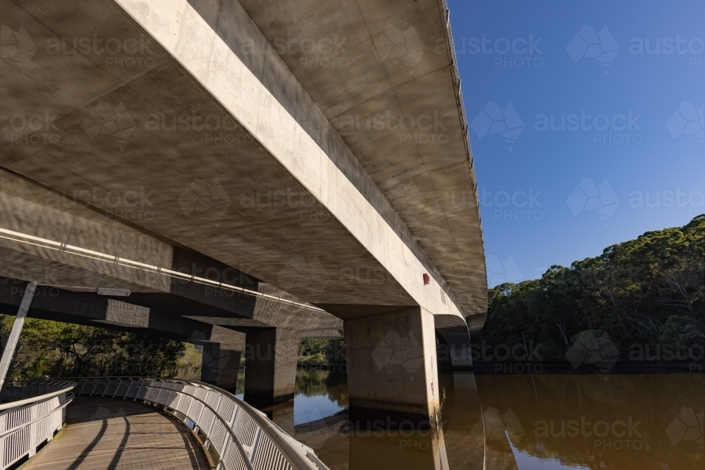 Image of Walkway under motorway bridge crossing the Brunswick River ...