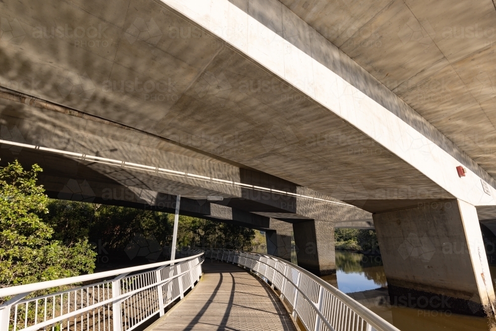 Image of Walkway under motorway bridge crossing the Brunswick River ...