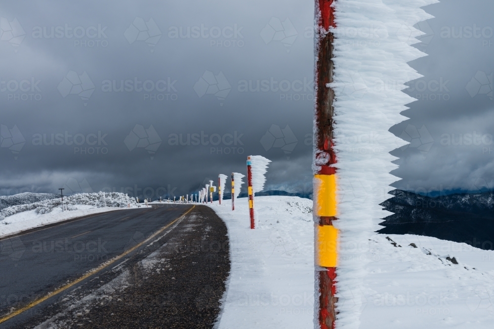 Image of warning markings with windswept horizontal icicles - Austockphoto