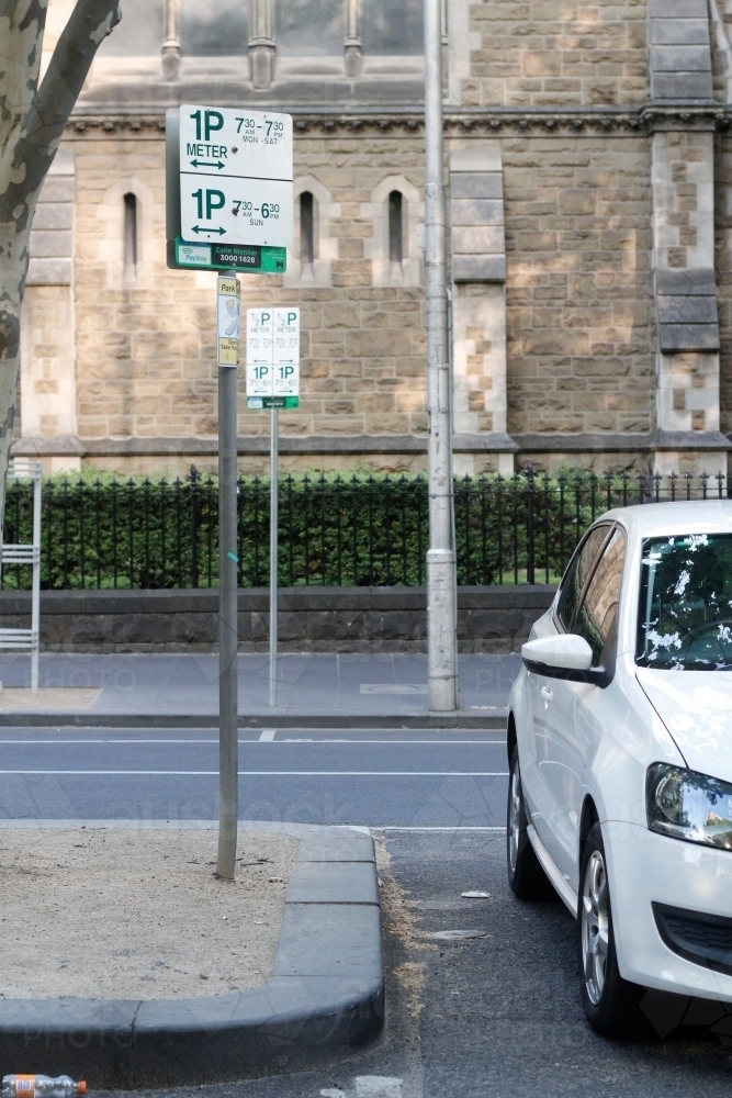 Image of White car parked in a 1P parking spot - Austockphoto