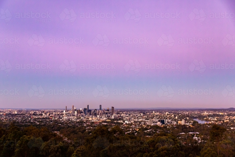 Image of wide shot of Brisbane city and suburbs at dusk - Austockphoto