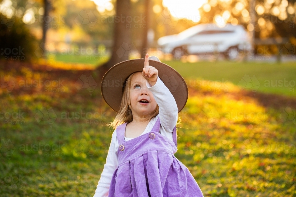 Image of Young Aussie girl pointing up at the sky looking upwards ...
