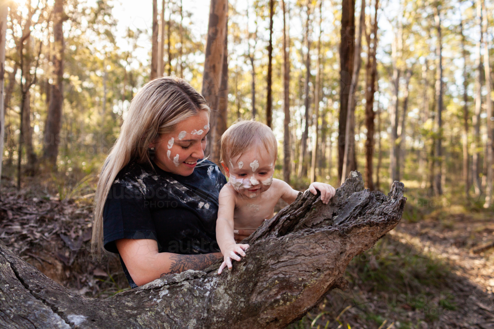 Image of Young First Nations Australian woman with little child in ...