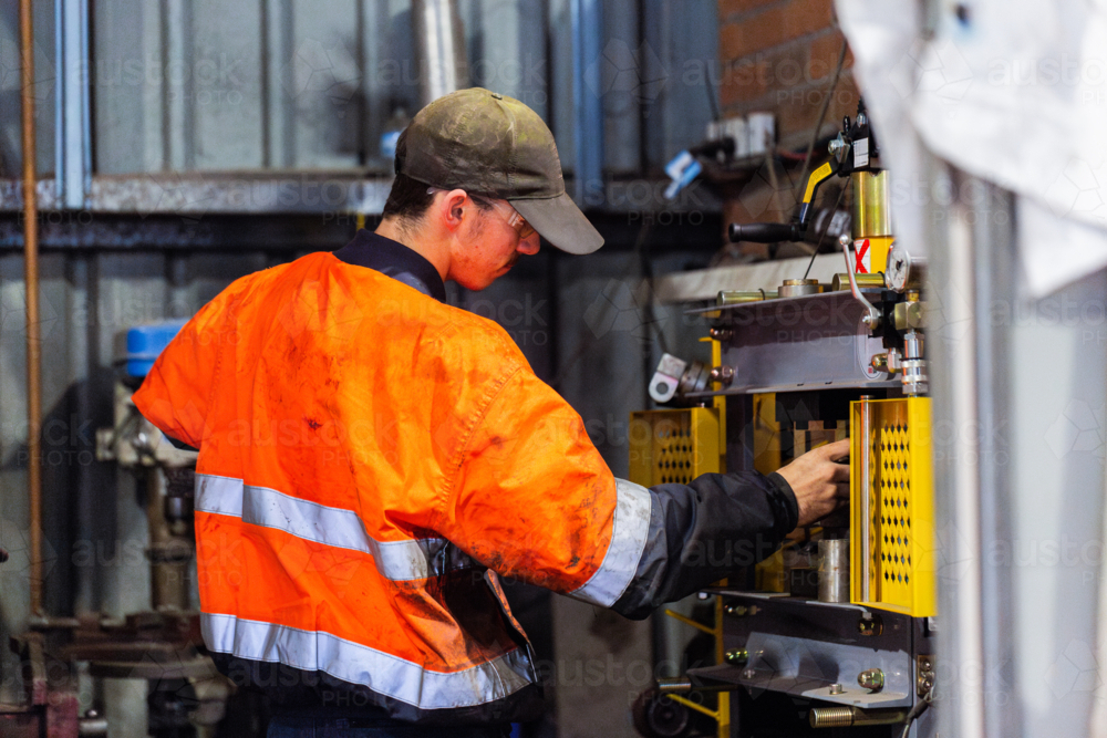 Image of young mechanic tradie using workshop mate press tool ...