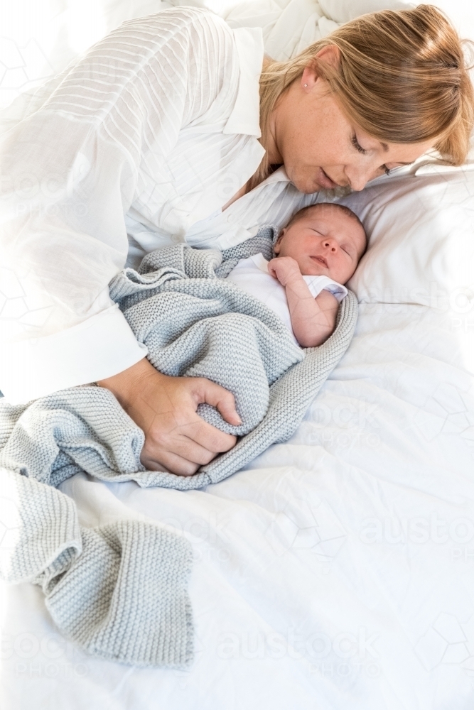 Image of Young mum and newborn baby - Austockphoto
