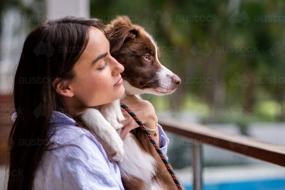 Image of young woman with border collie puppy - Austockphoto